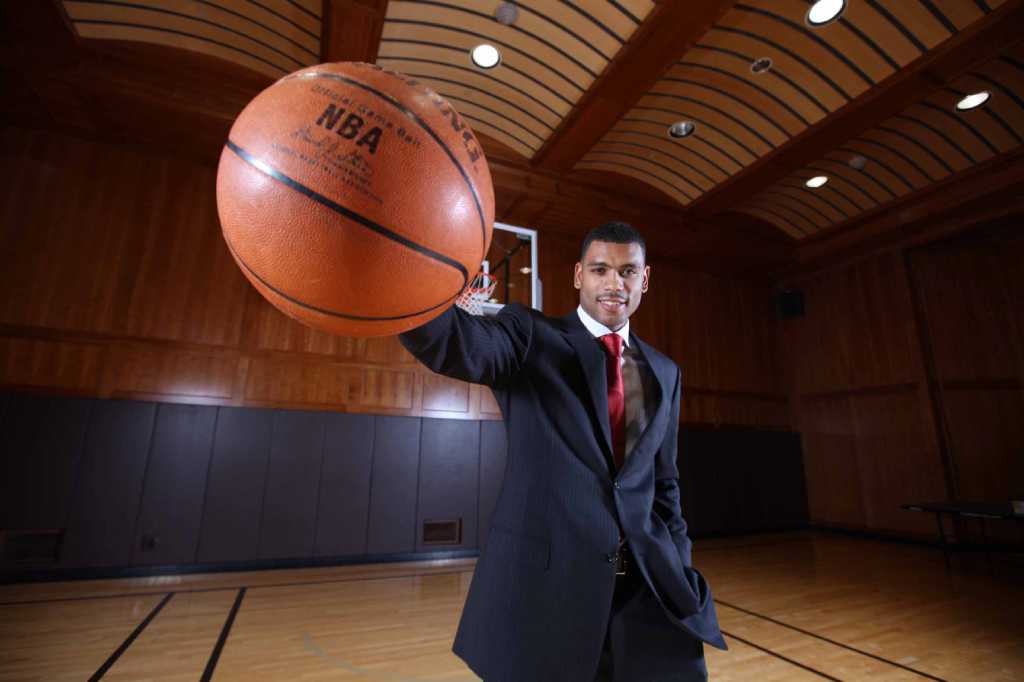 Score! Greenwich resident Allan Houston Talks about the Carmelo Anthony ...