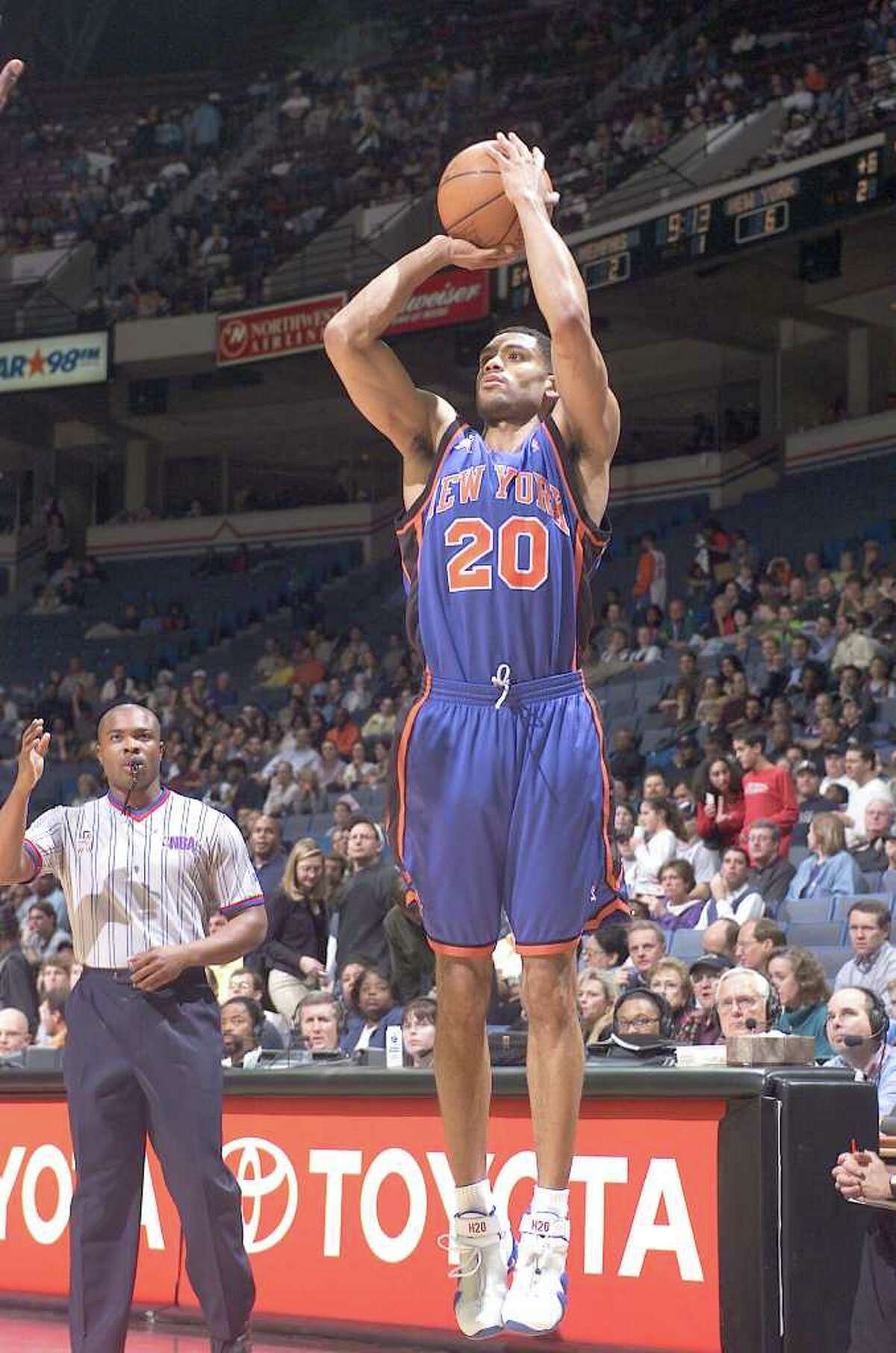 Score! Greenwich resident Allan Houston Talks about the Carmelo Anthony ...