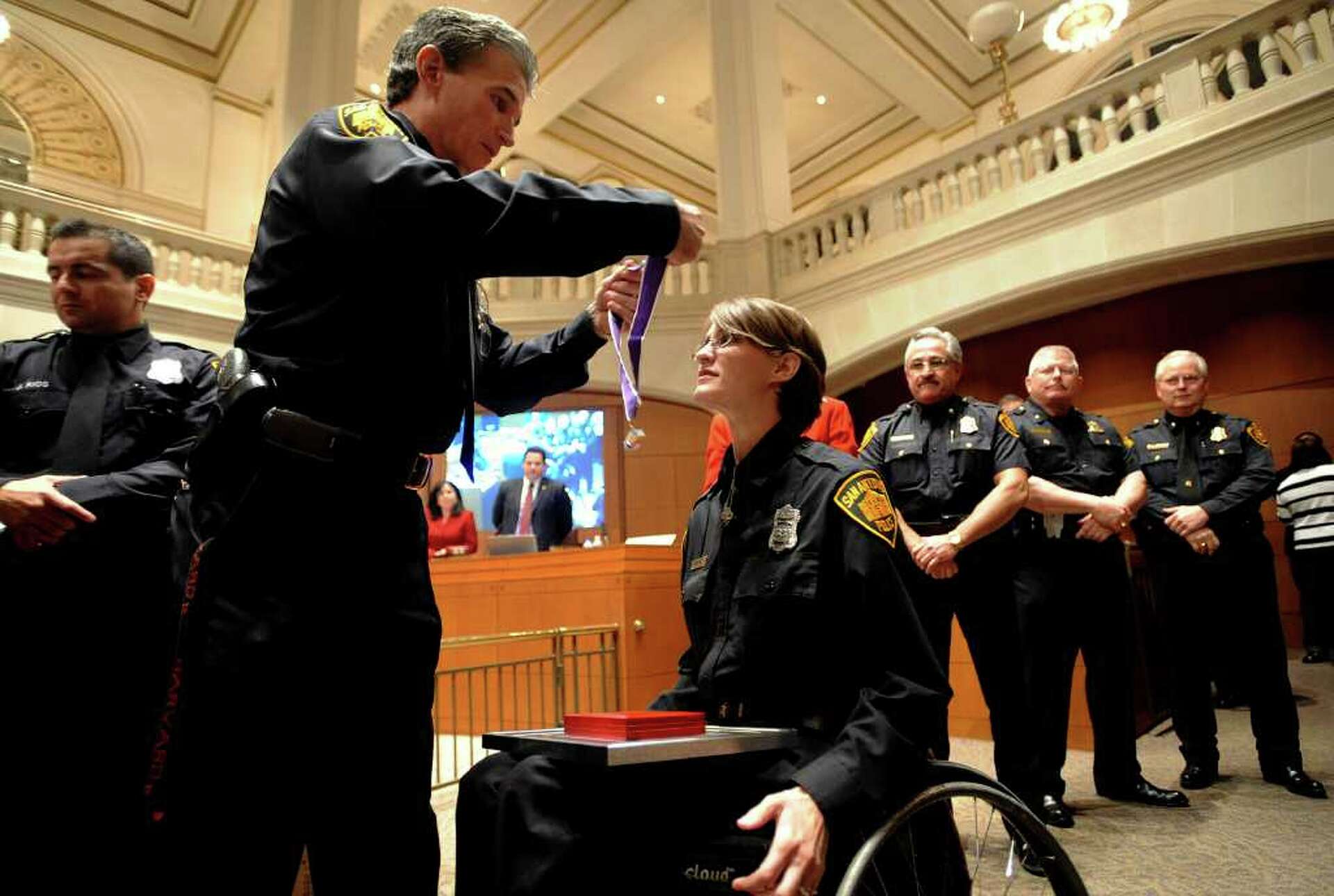 Wounded in 2008 ambush, SAPD officer retires