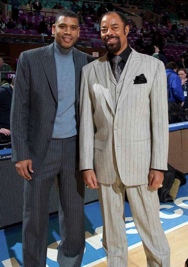 Score! Greenwich resident Allan Houston Talks about the Carmelo Anthony ...