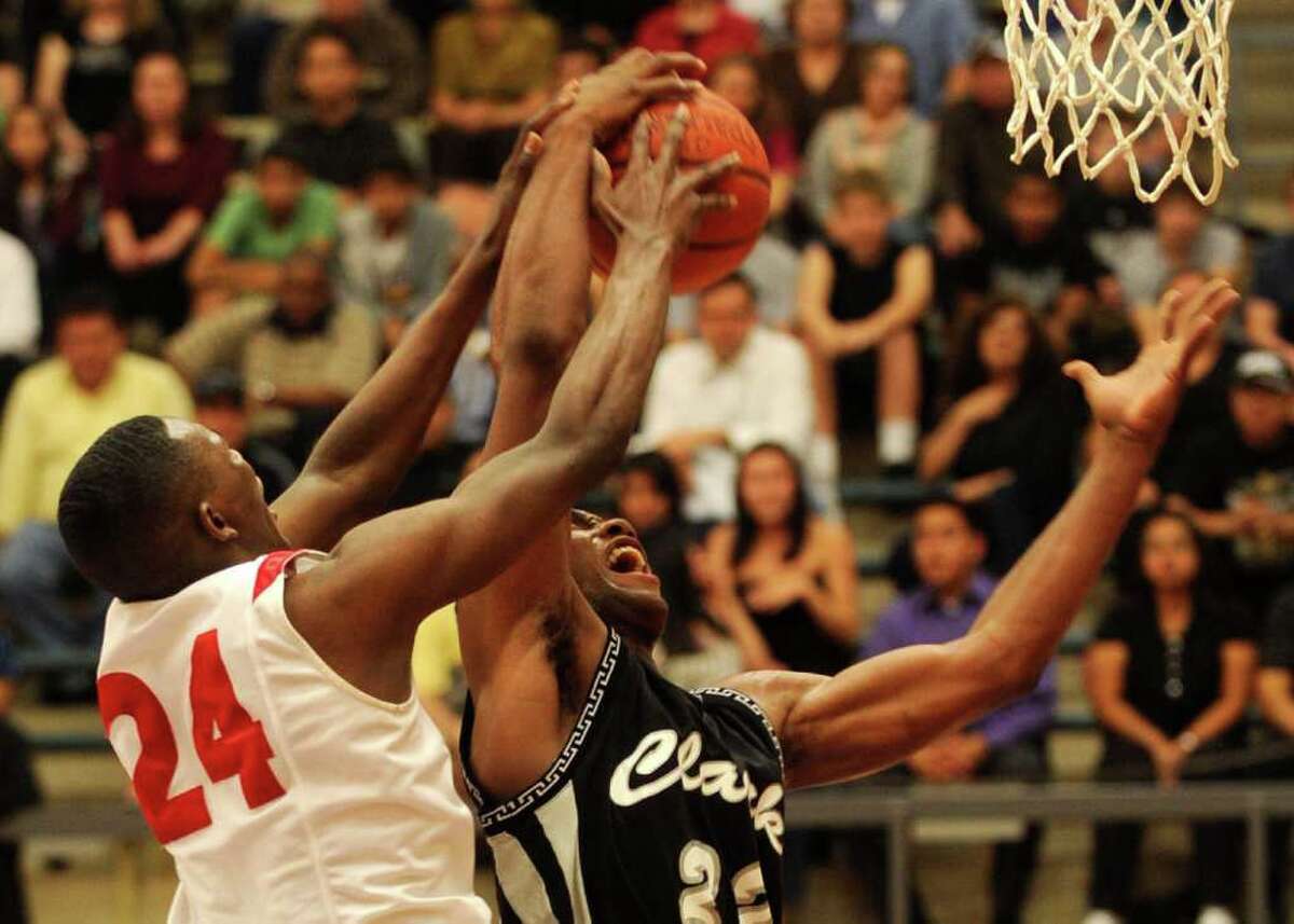 Buzzer-beater lifts Taft over Clark and into semifinals