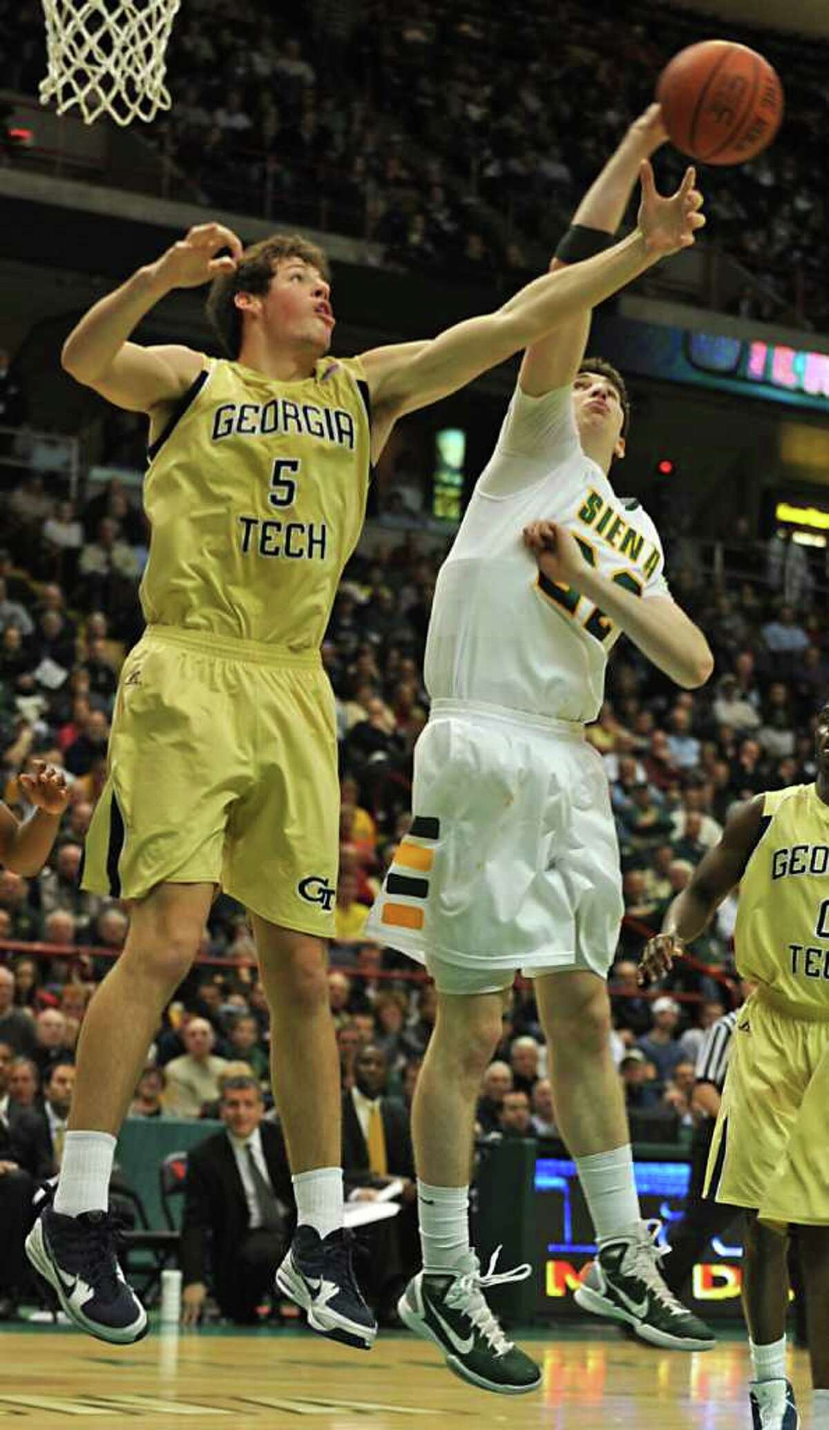 Saints taking on role of underdog