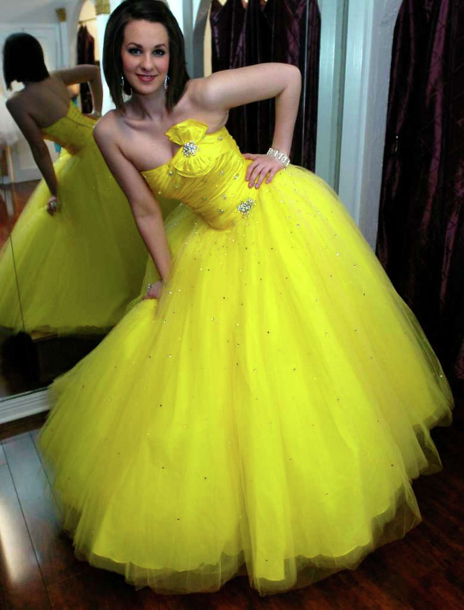 Funky formal: Prom dress styles vary for Southeast Texas teens