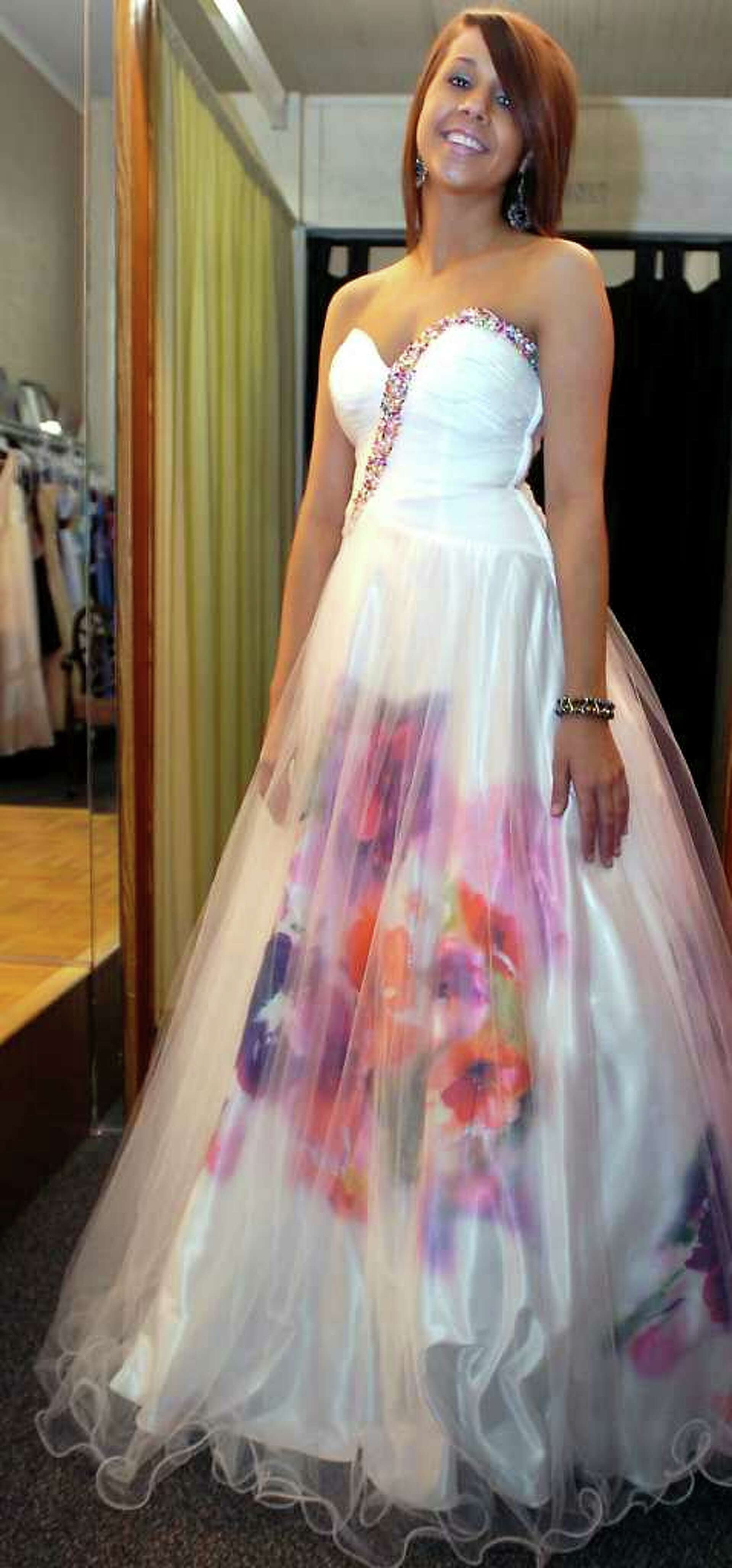Funky formal: Prom dress styles vary for Southeast Texas teens