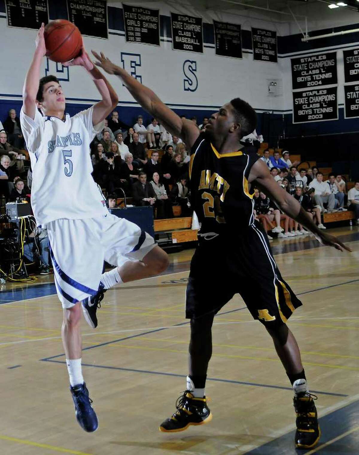 Wrecker cagers shut down Amity, advance in Class LL