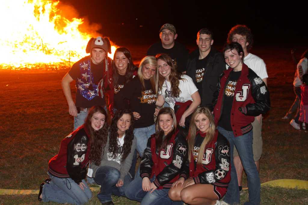 Jasper seniors celebrate 2011 bonfire