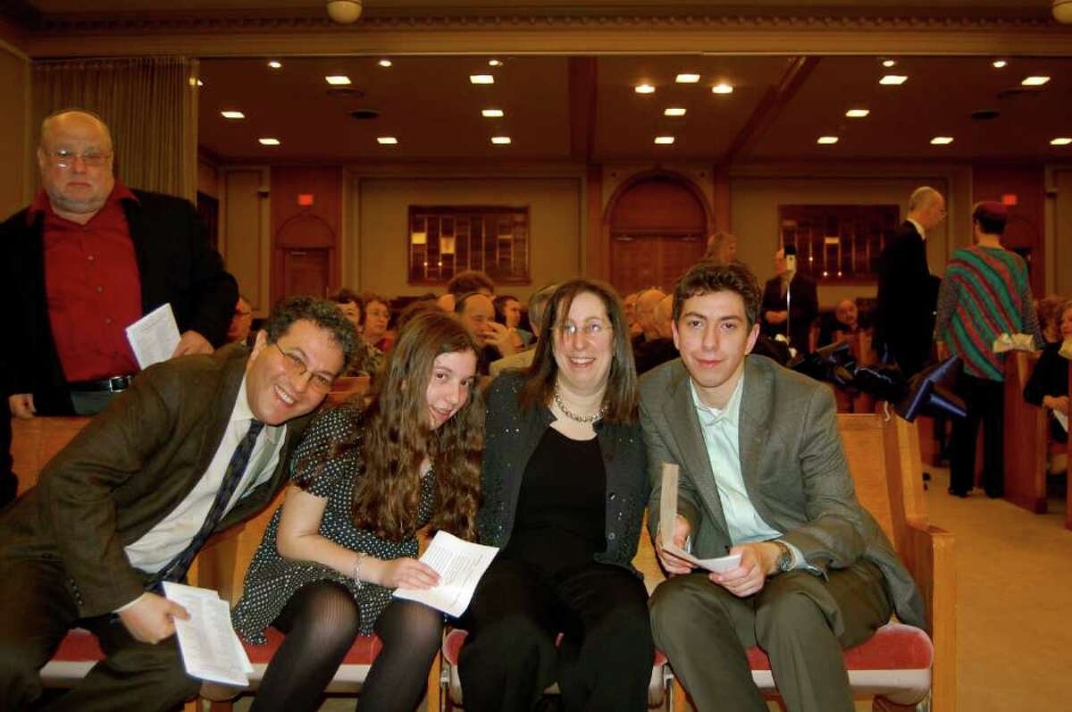 Congregation Beth El raises 'a toast to Riva"™