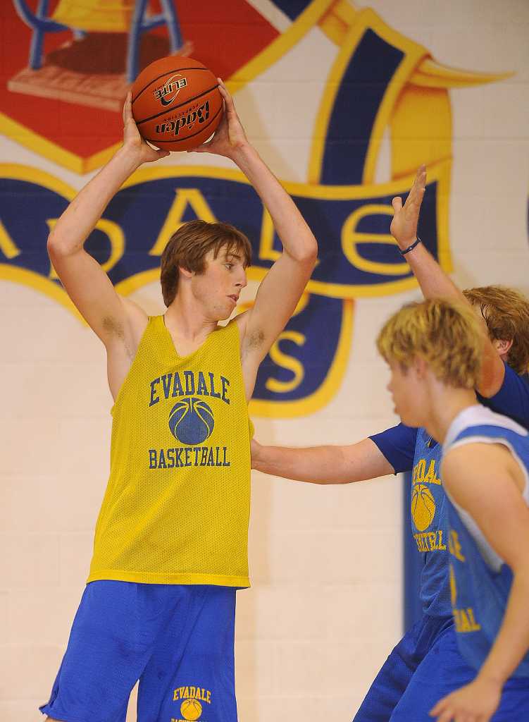 Dunigan delivers energy, emotion to Evadale boys basketball team