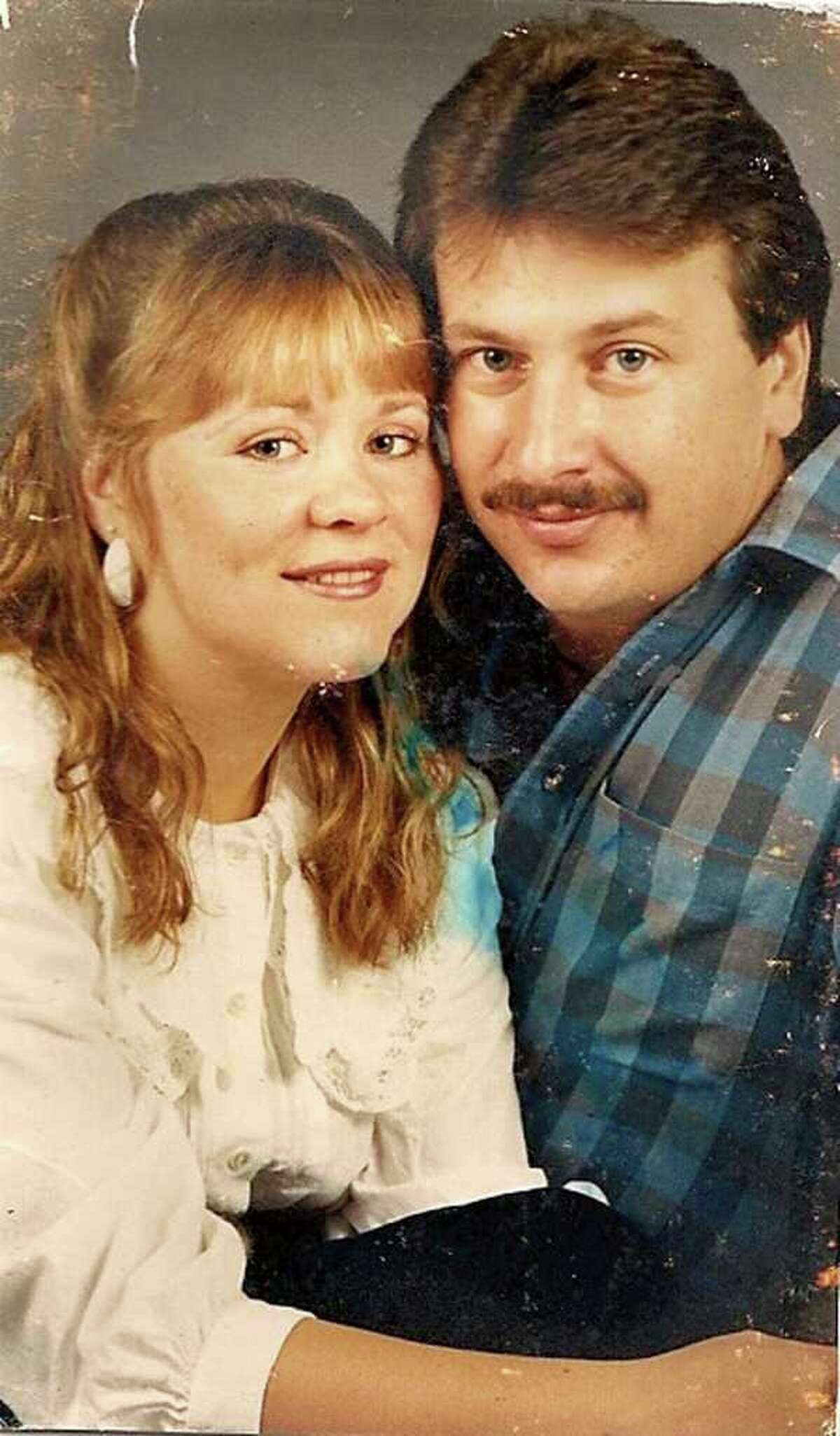 How They Met: Smooth moves in bar get girl's attention