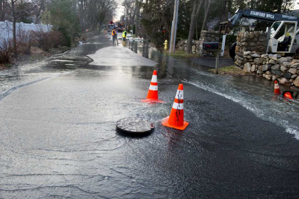 Sewer line break sent 4M gallons of wastewater into waterfront community