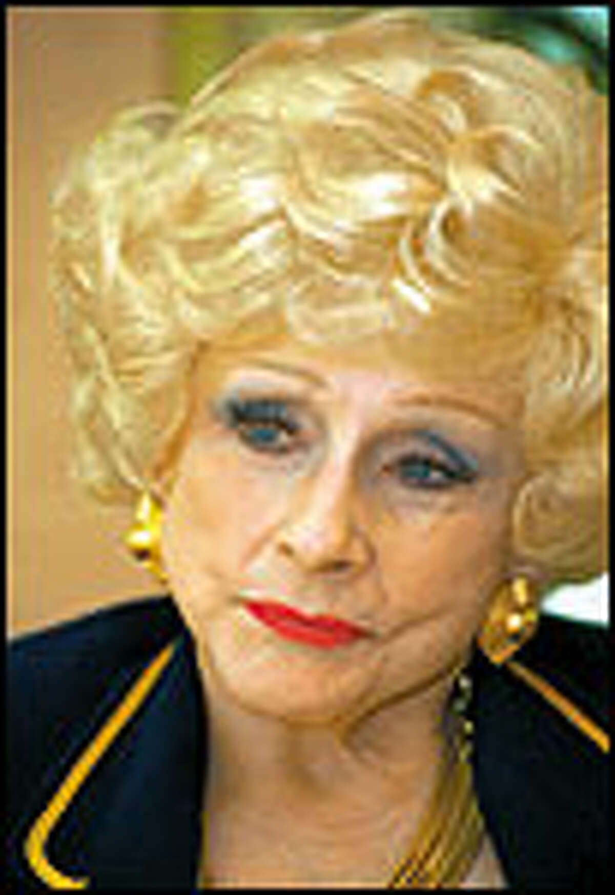 Mary Kay Ash, cosmetics magnate, dies