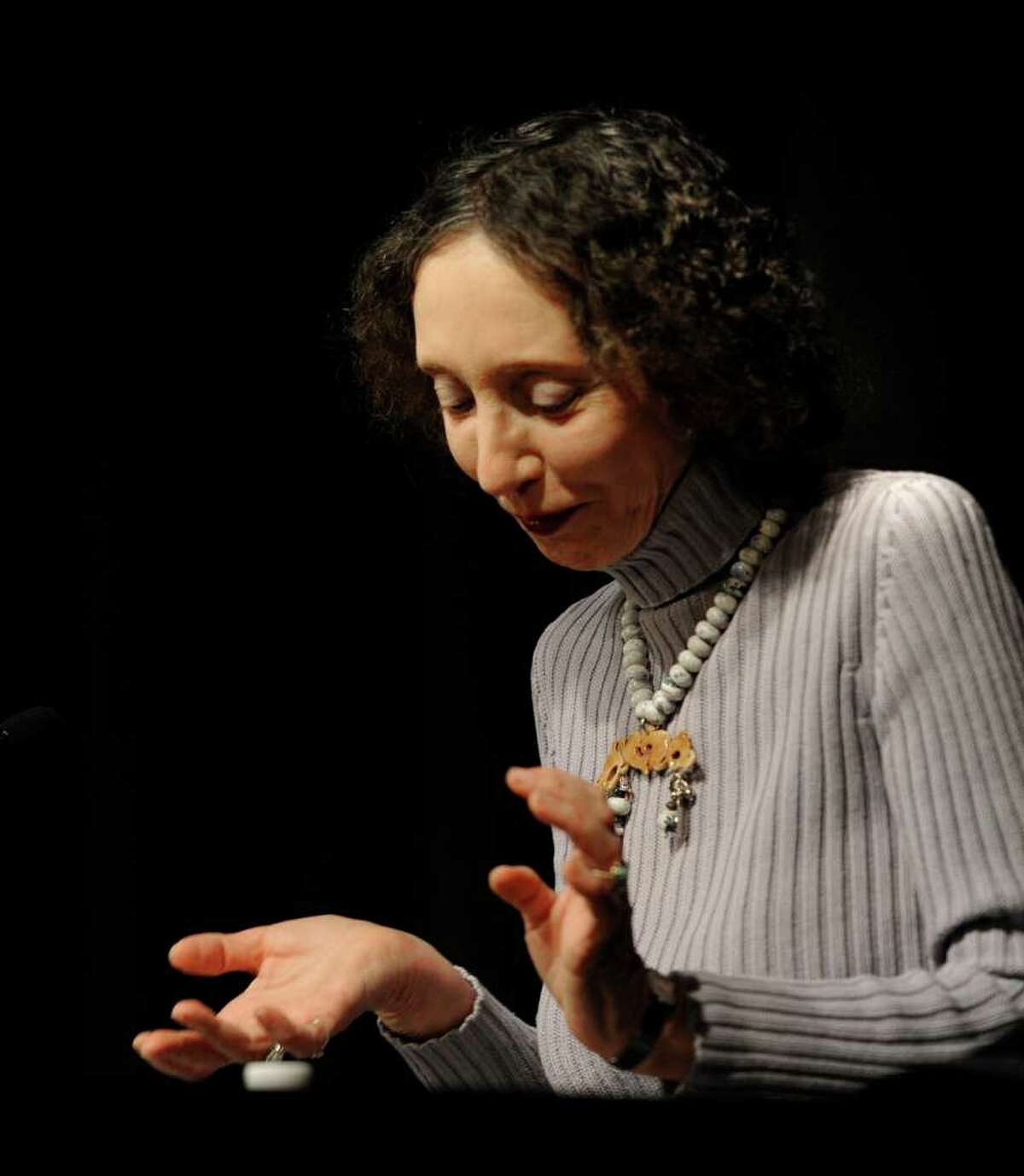 Author offers dark tales for audience at HVCC