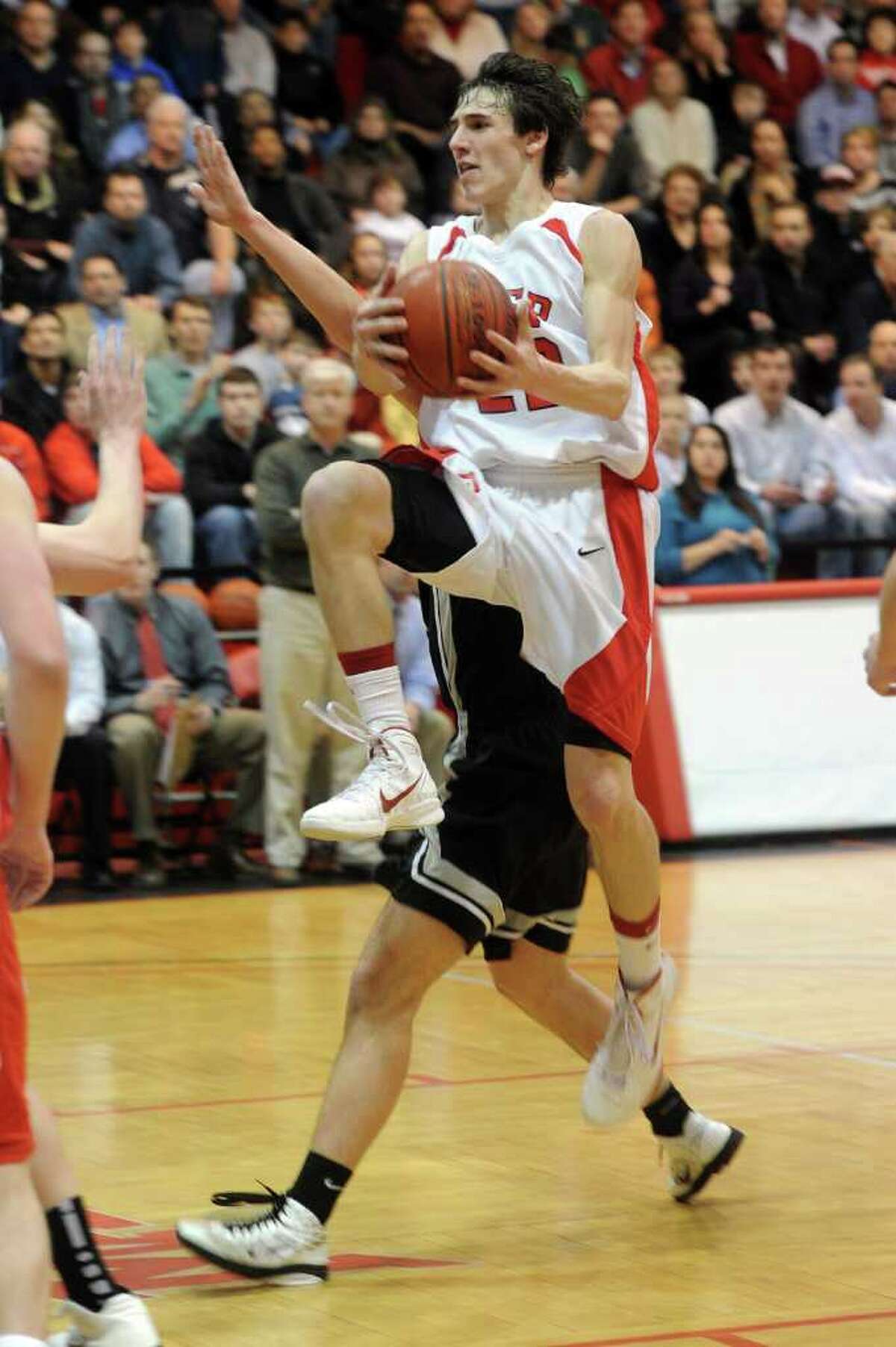 Tarpey's buzzer beater lifts Prep basketball to LL semis