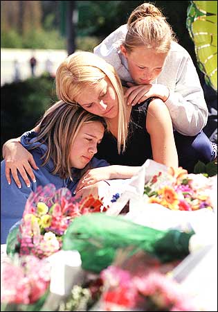 Car crash after school prom kills girl, 16