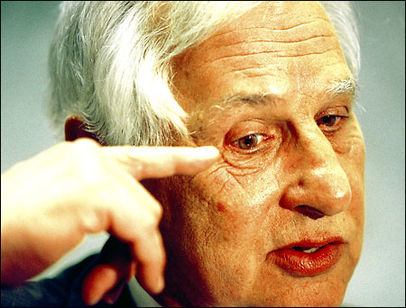 Schell admits he didn't see assailant who hit him with bullhorn