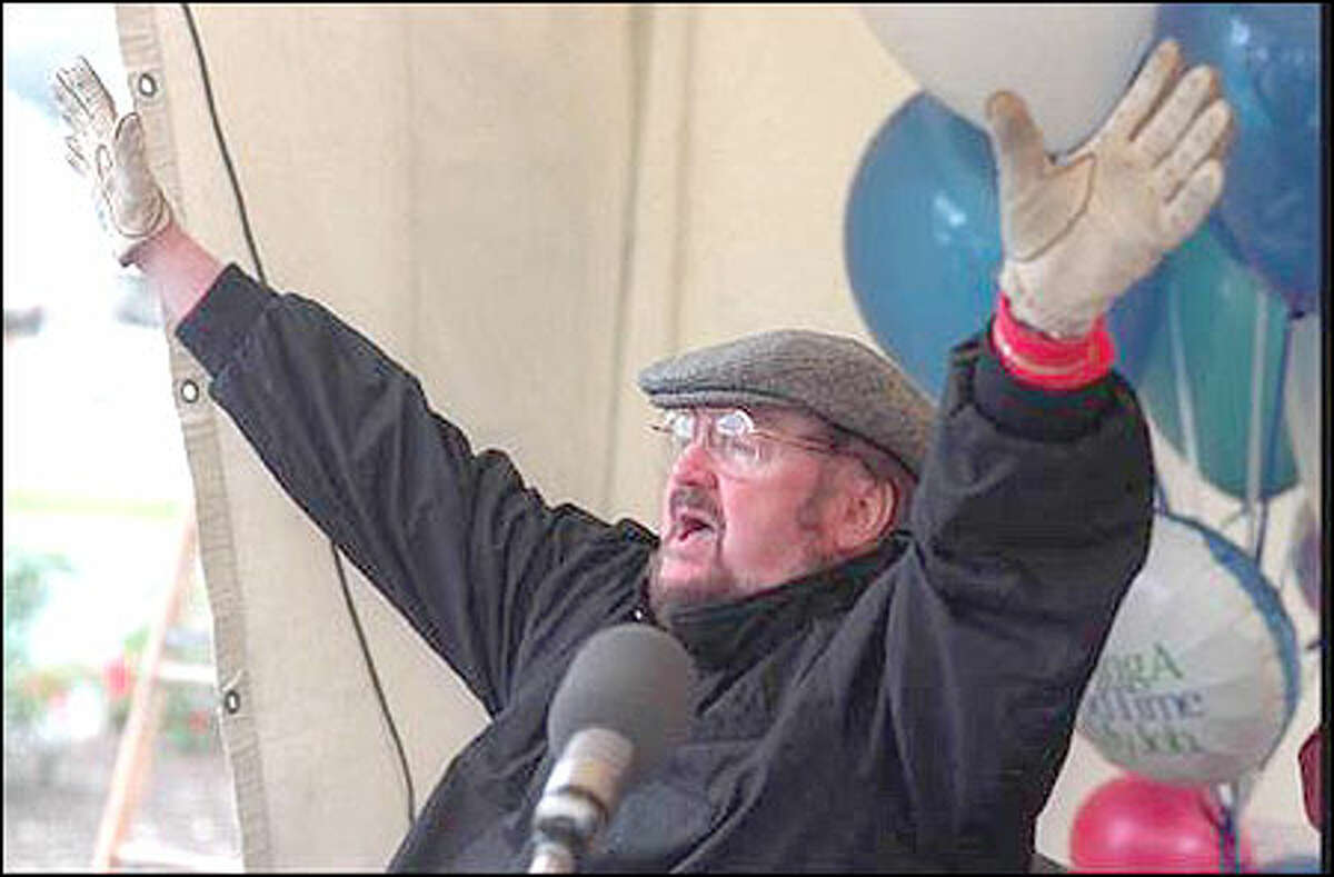 Colorful sportscaster Wayne Cody dies