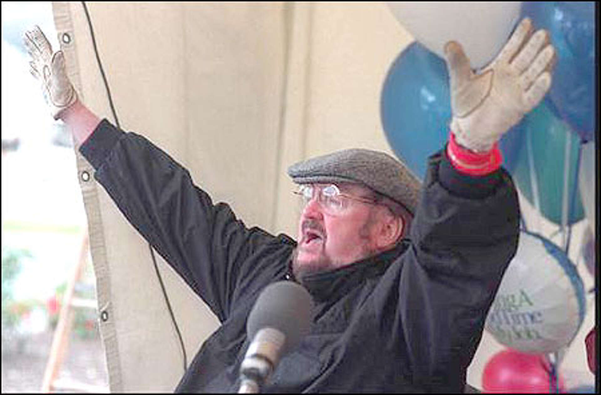 Colorful sportscaster Wayne Cody dies