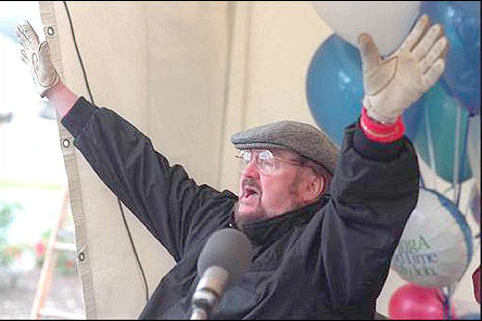 Colorful sportscaster Wayne Cody dies