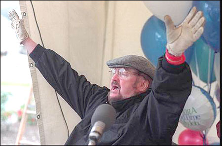 Colorful sportscaster Wayne Cody dies