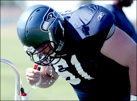 Seahawks take fluid approach to beat the heat