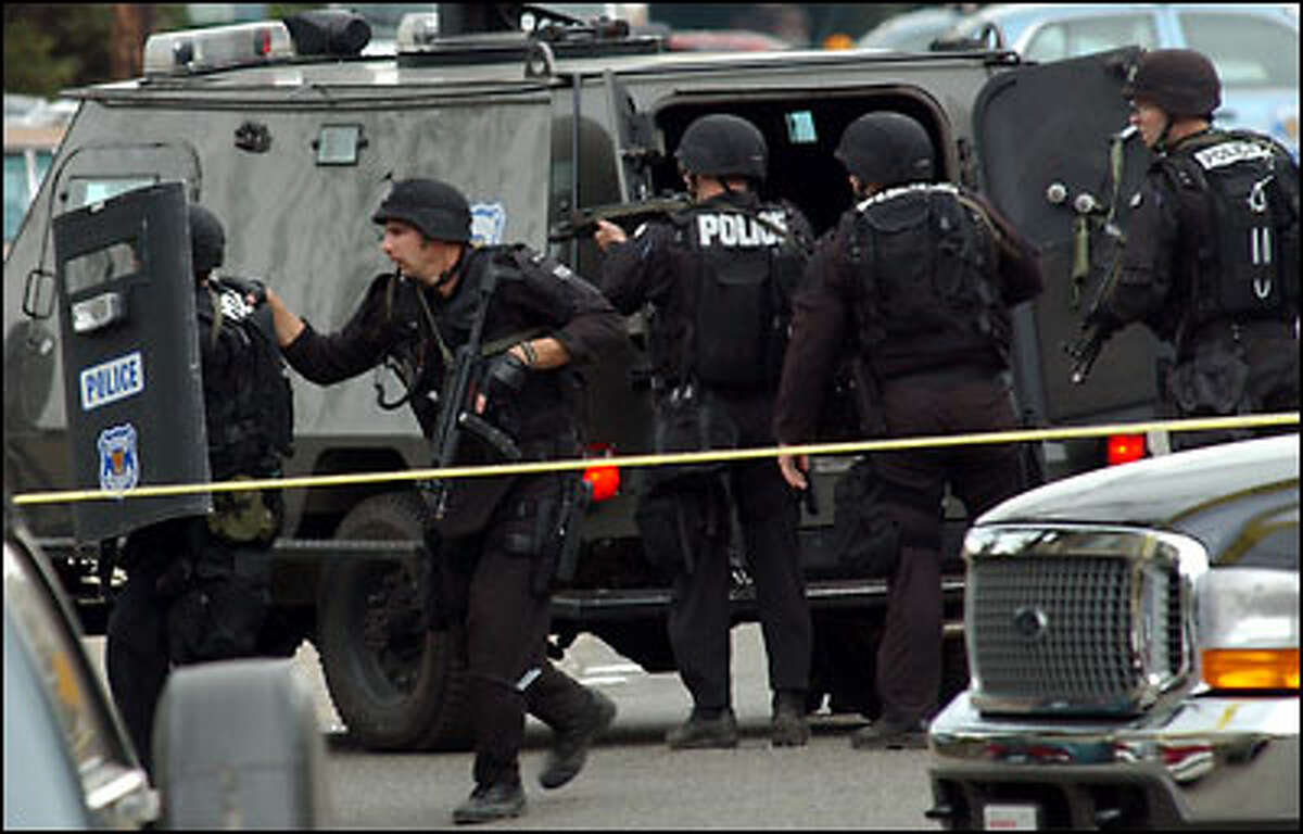 Man arrested after standoff in North Seattle