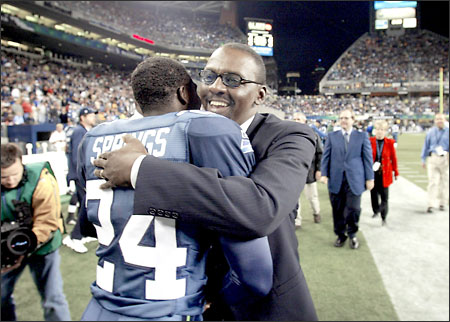 Easley joins Ring of Honor