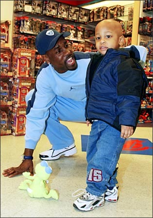 In the spirit of Christmas, Payton opens his heart to kids