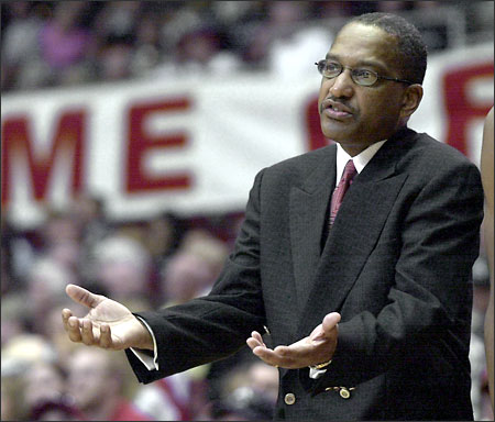Go 2 Guy: Farewell to Cougars' Graham; kudos for Huskies' Shelton