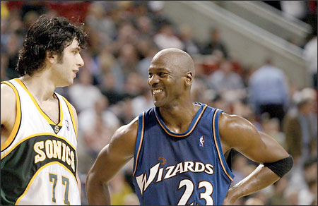 Past his prime, Jordan still provides glimpses of greatness