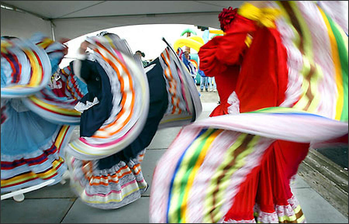 Cinco de Mayo celebration brightens Seattle waterfront