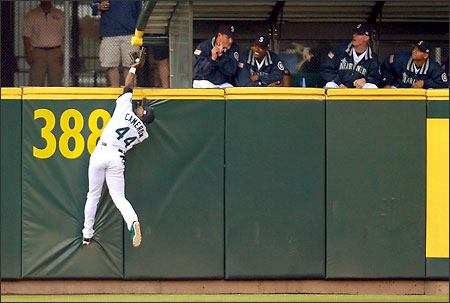 Mariners 5, Twins 2: Cameron's amazing catch key to win