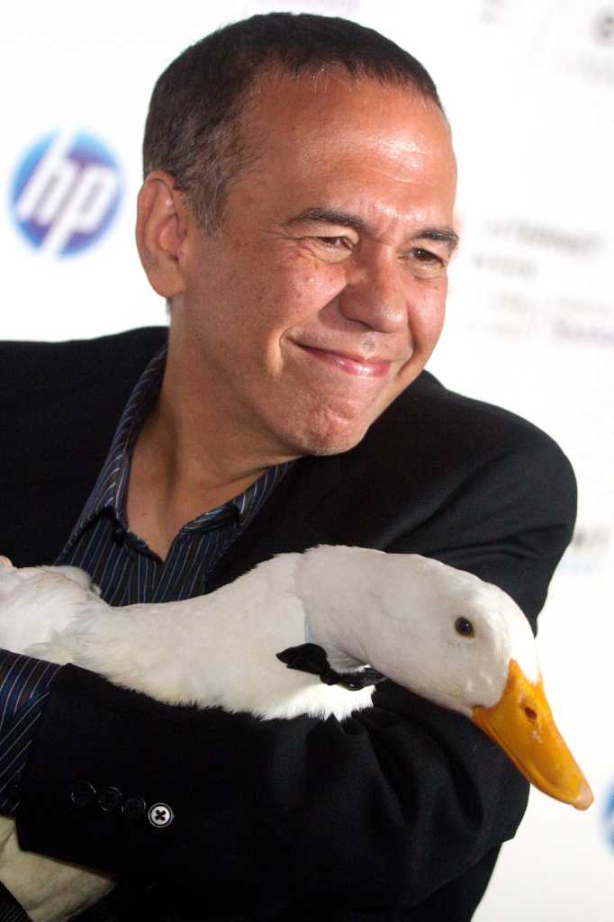 Aflac dumps duck voice actor for tasteless tweets