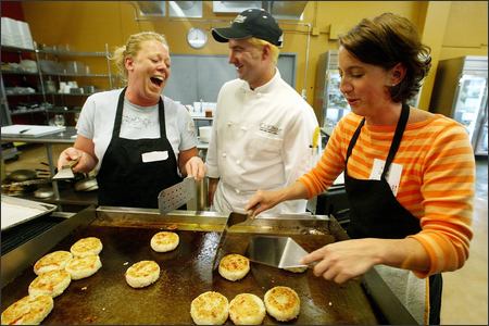 New kind of 'cooking school' lets you feel like a pro
