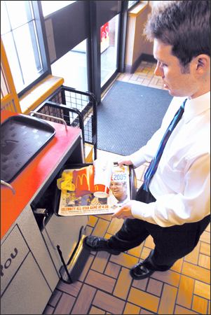 UW students build a better garbage can for fast-food eateries