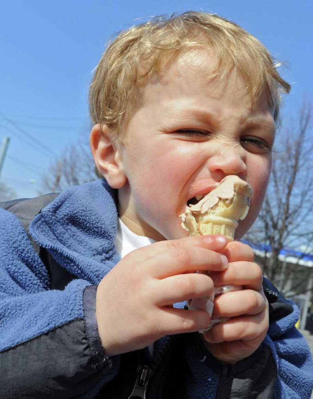 Photos: Ice cream stand opens