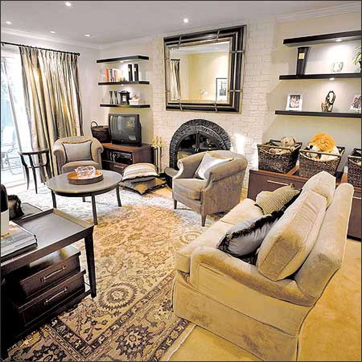 Divine Design: Contrasting colors revive a dated room