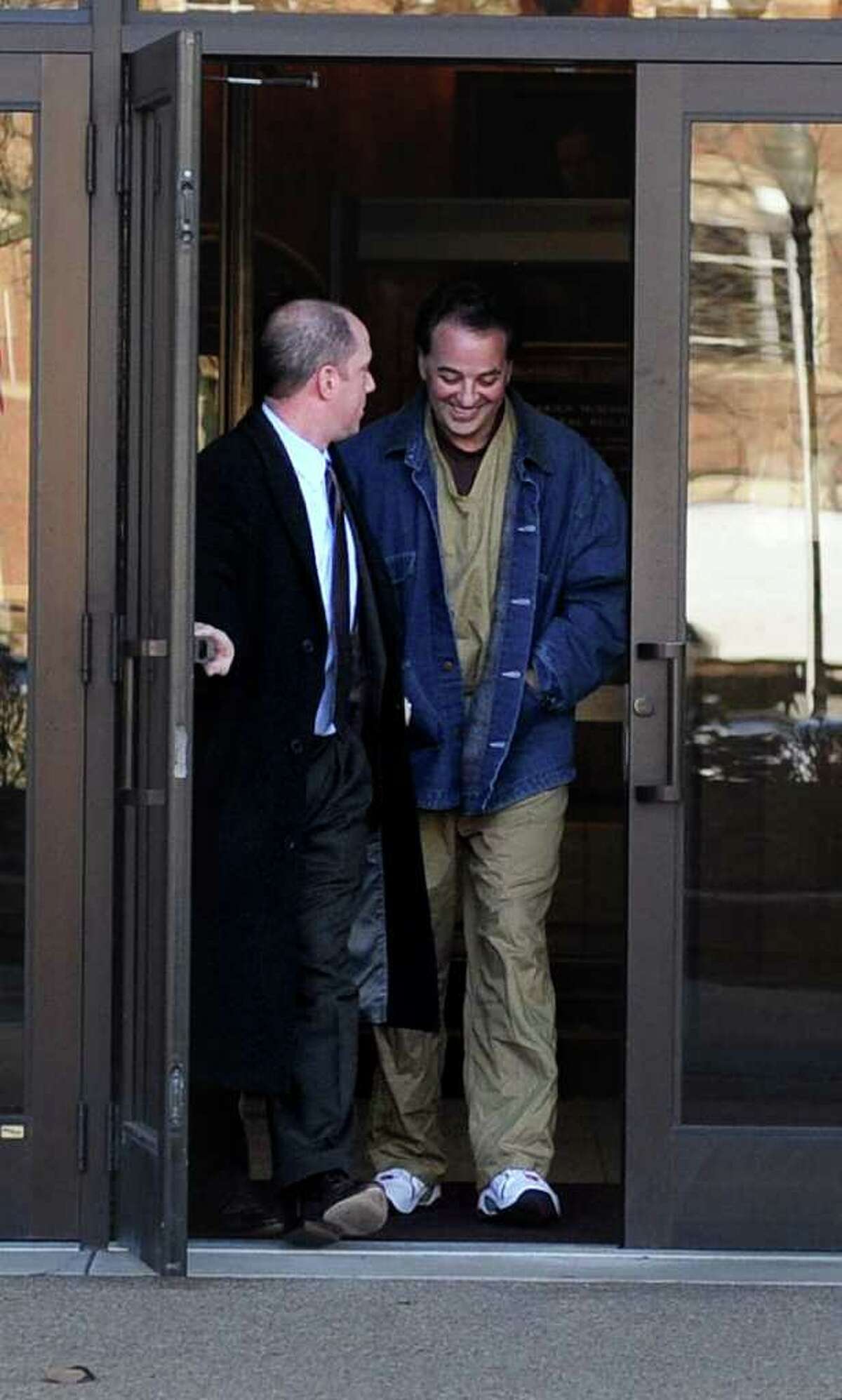 Feds: Danbury area cops helped drug ring