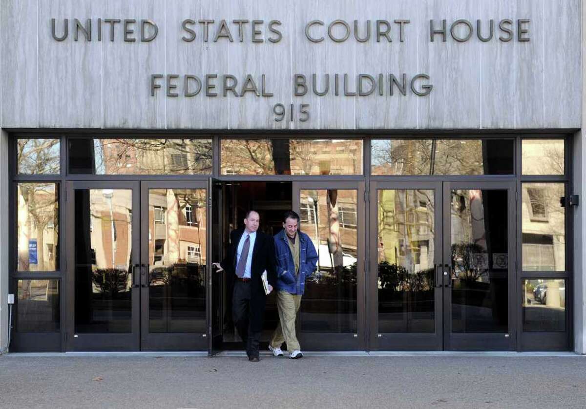 Feds: Danbury area cops helped drug ring