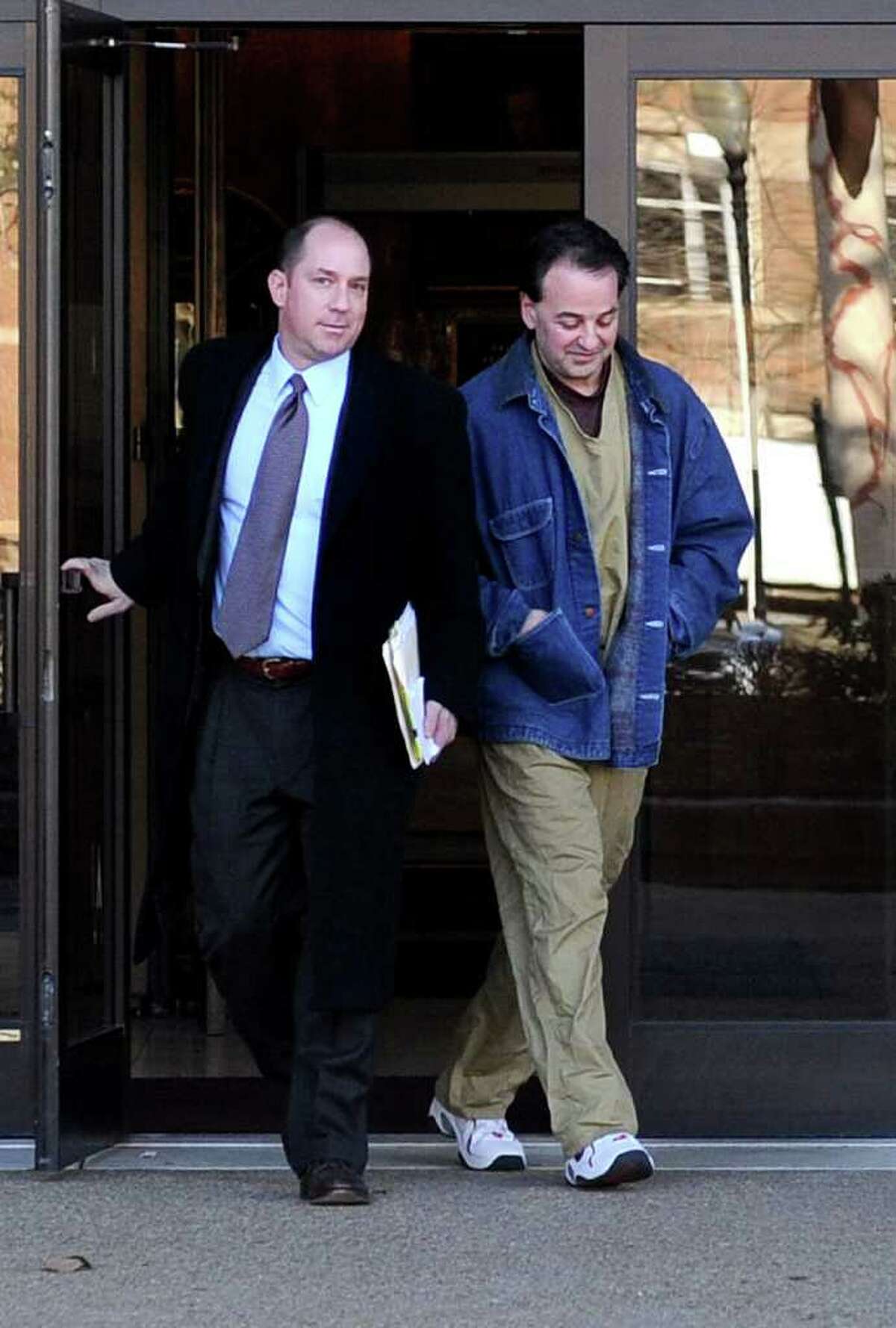 Feds: Danbury area cops helped drug ring