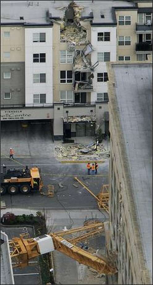 Bellevue Crane Collapse (11/16/2006) - seattlepi.com