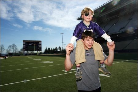 Huskies quarterback Jake Locker