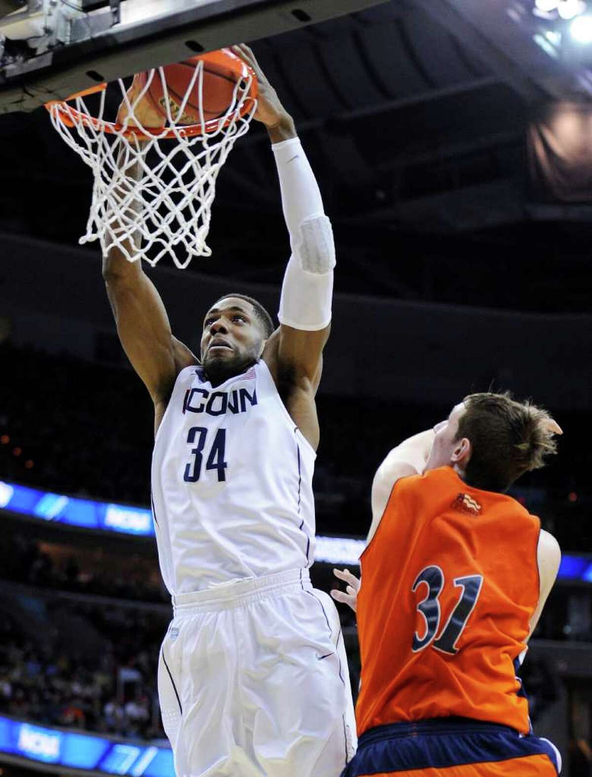 UConn rolls past Bucknell in NCAA tournament opener
