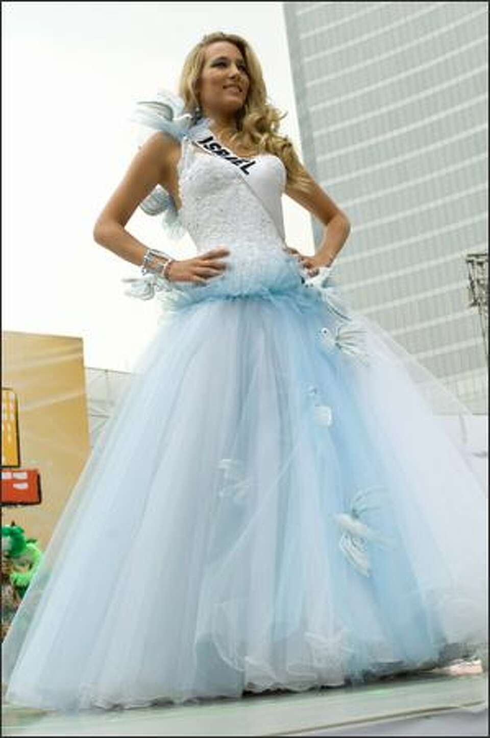 doukissa nomikou wedding dress