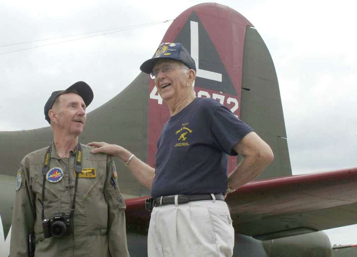 Rare B-17 bomber enters the sky at Jasper Air Show