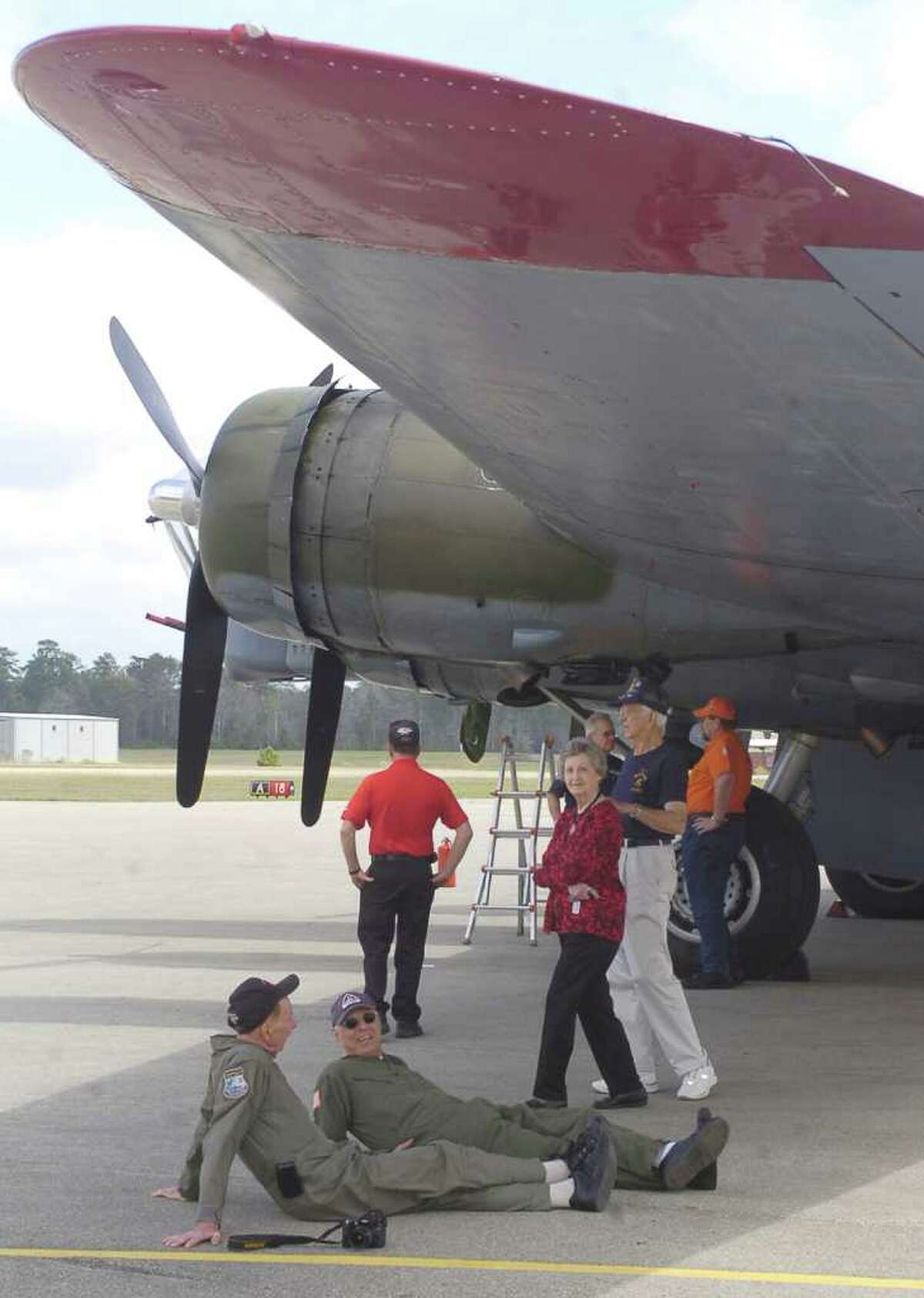 Rare B-17 bomber enters the sky at Jasper Air Show