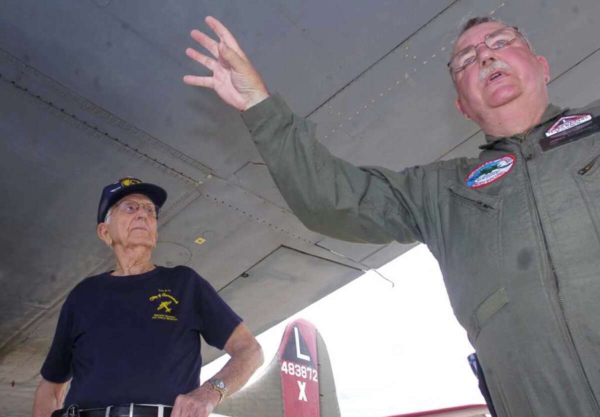 Rare B-17 bomber enters the sky at Jasper Air Show