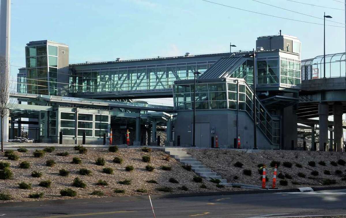 Town officials on board with 'Fairfield Metro' name for new railroad ...