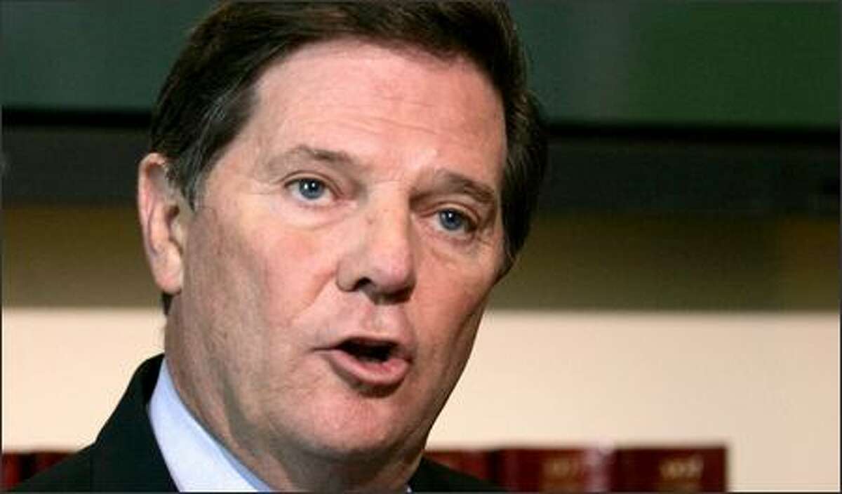 Delay, caught up in scandal, to leave Congress