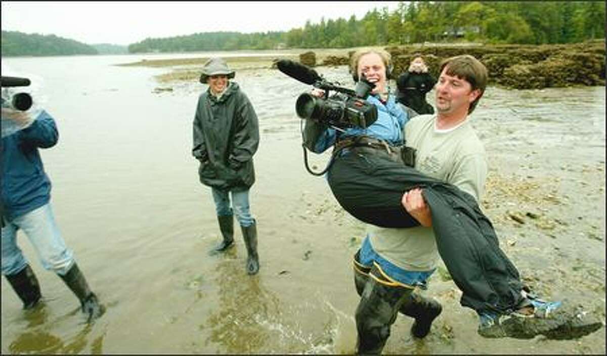 Chef Bourdain's crew has no reservations about geoduck hunt in the muck