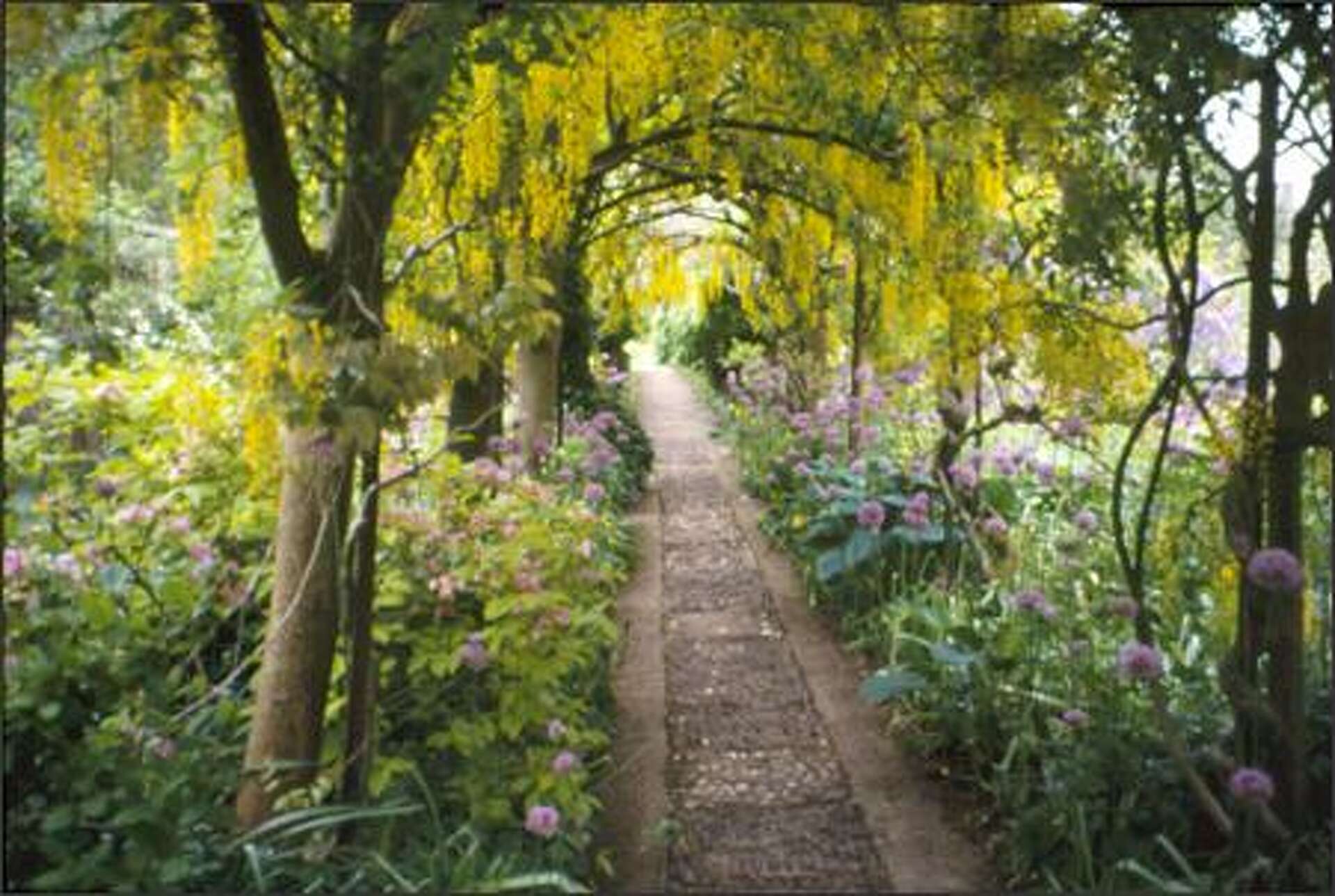 NW Gardens: The sky's the limit when it comes to arches, arbors